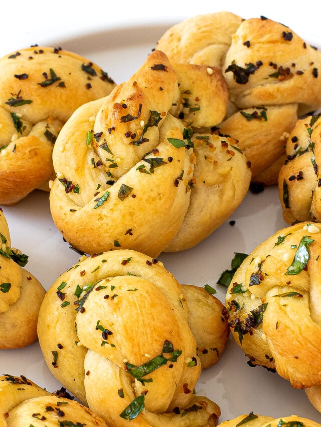 Garlic Knots - Chef Savvy