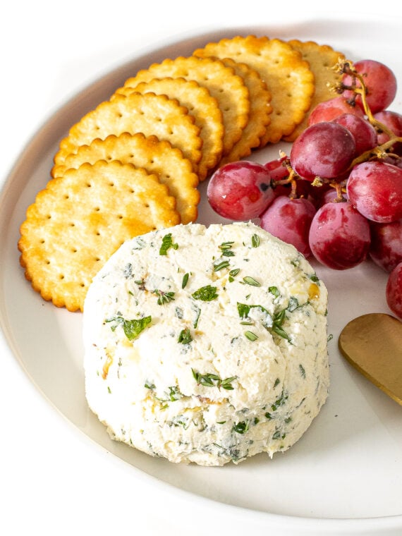 Mini Cheese Balls (The Perfect Appetizer!) - Chef Savvy